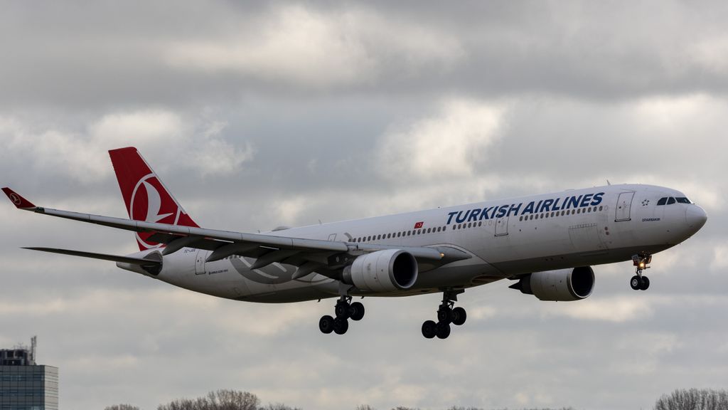 Turkish Airlines Flight TK-727 Makes Emergency Landing in Kolkata ...